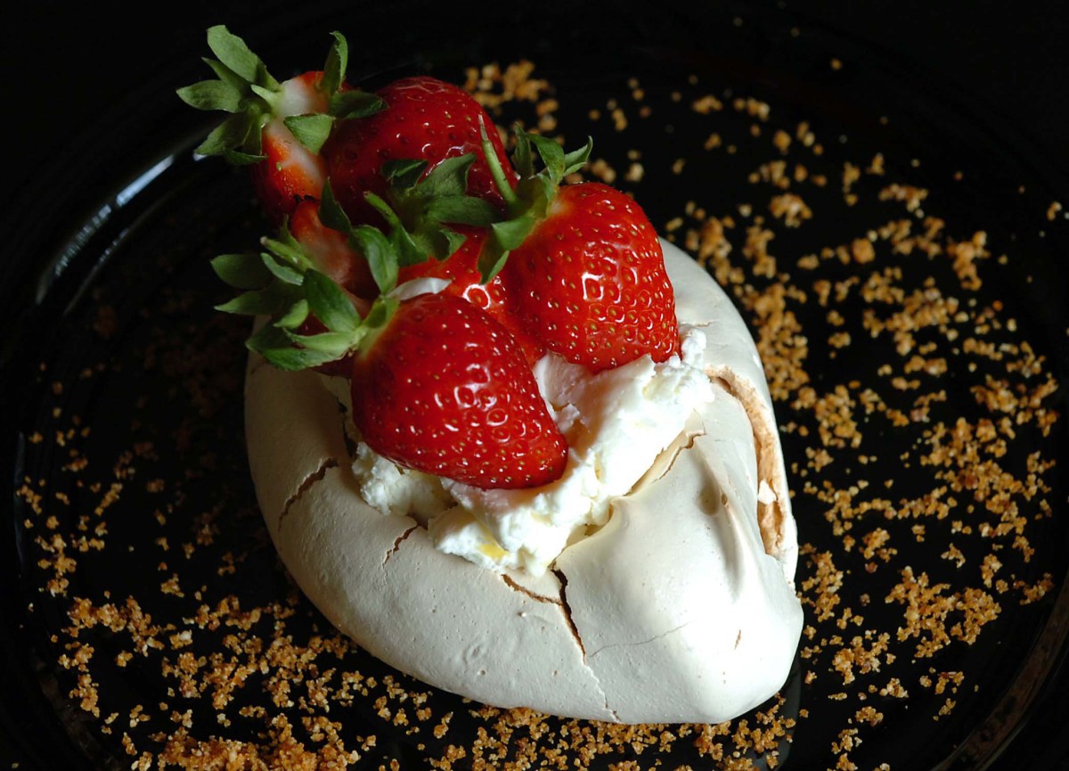 Individual Strawberry Pavlova – Chef Kevin Ashton