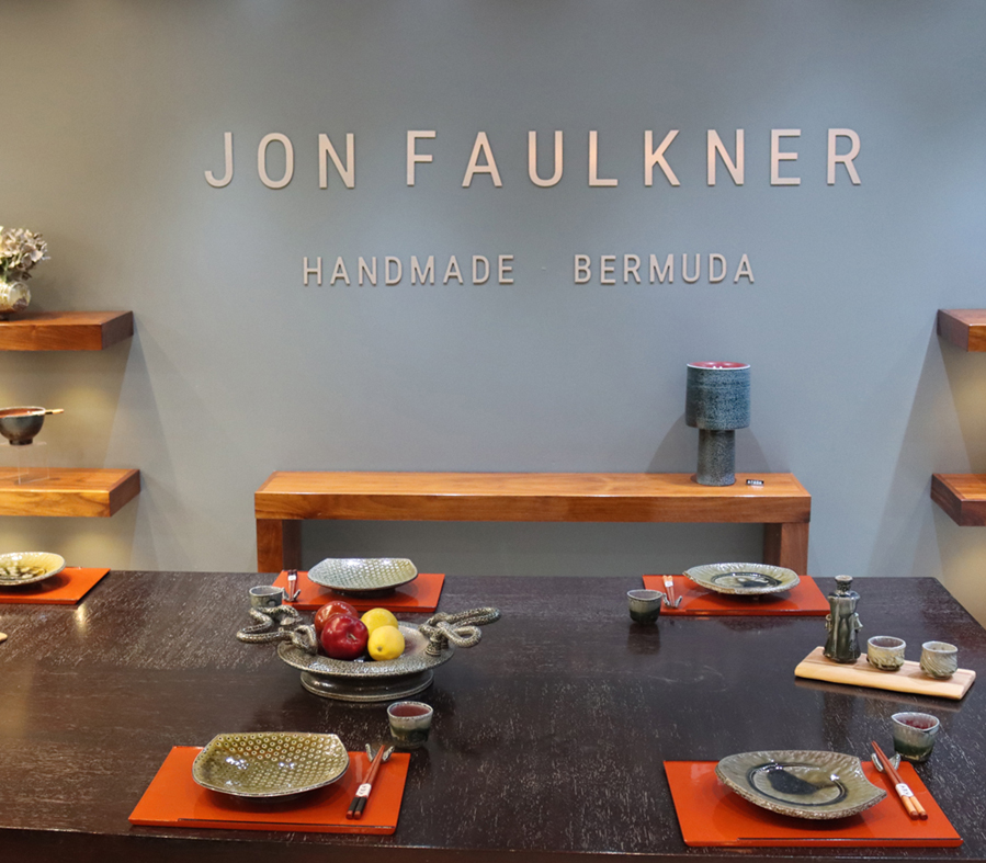 Jon Faulkner Pottery small – Chef Kevin Ashton